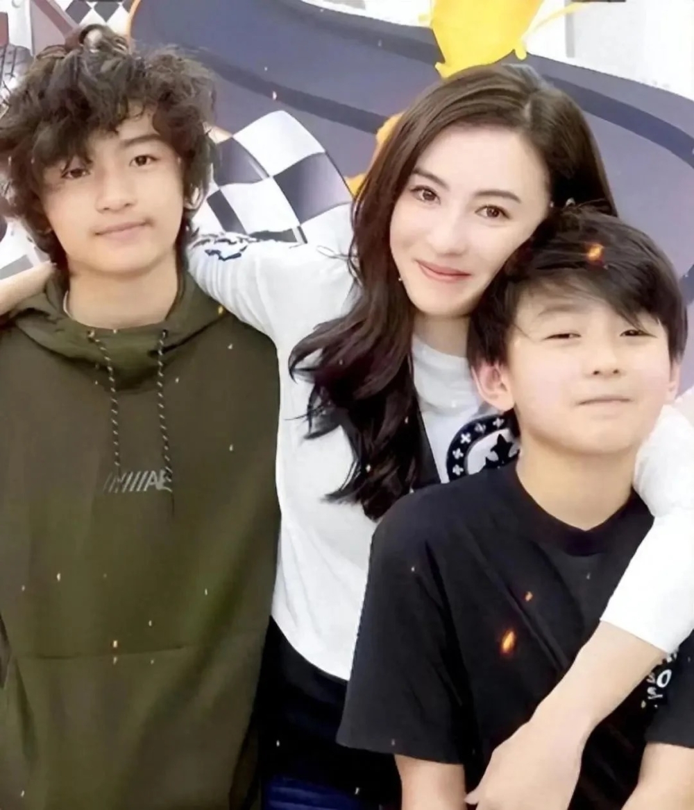 張柏芝罕曬3兒子近照 Lucas+Quintus型爆打波 6歲神秘孻仔終現身