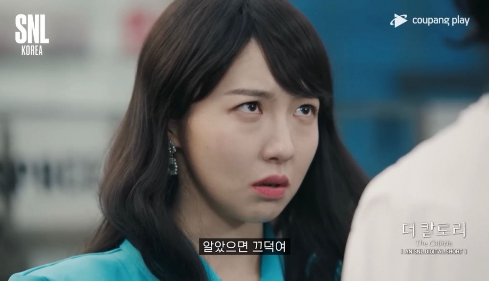 《黑暗榮耀》「惡搞版」 張根碩男扮女裝細節還原拜金空姐！